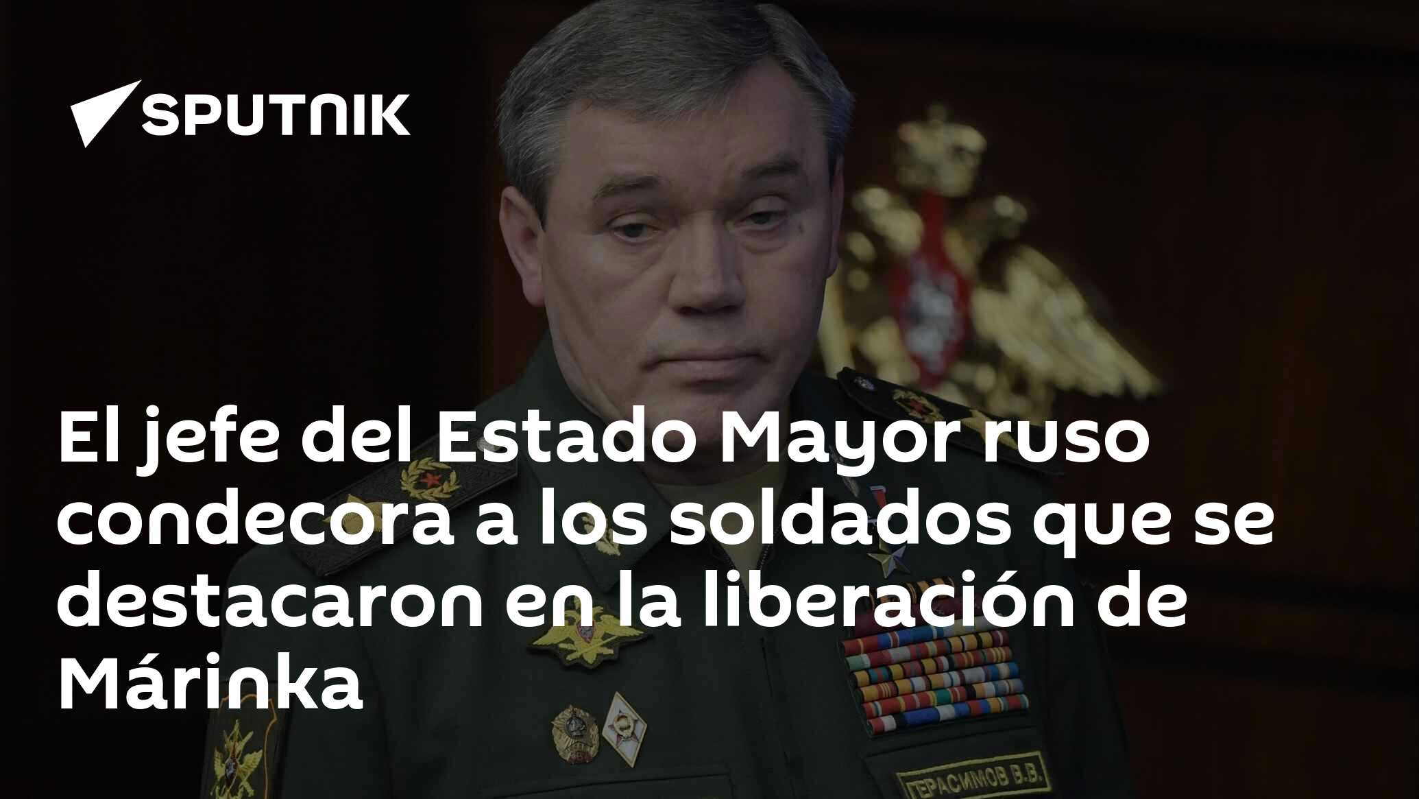 El jefe del Estado Mayor ruso condecora a los soldados que se ...