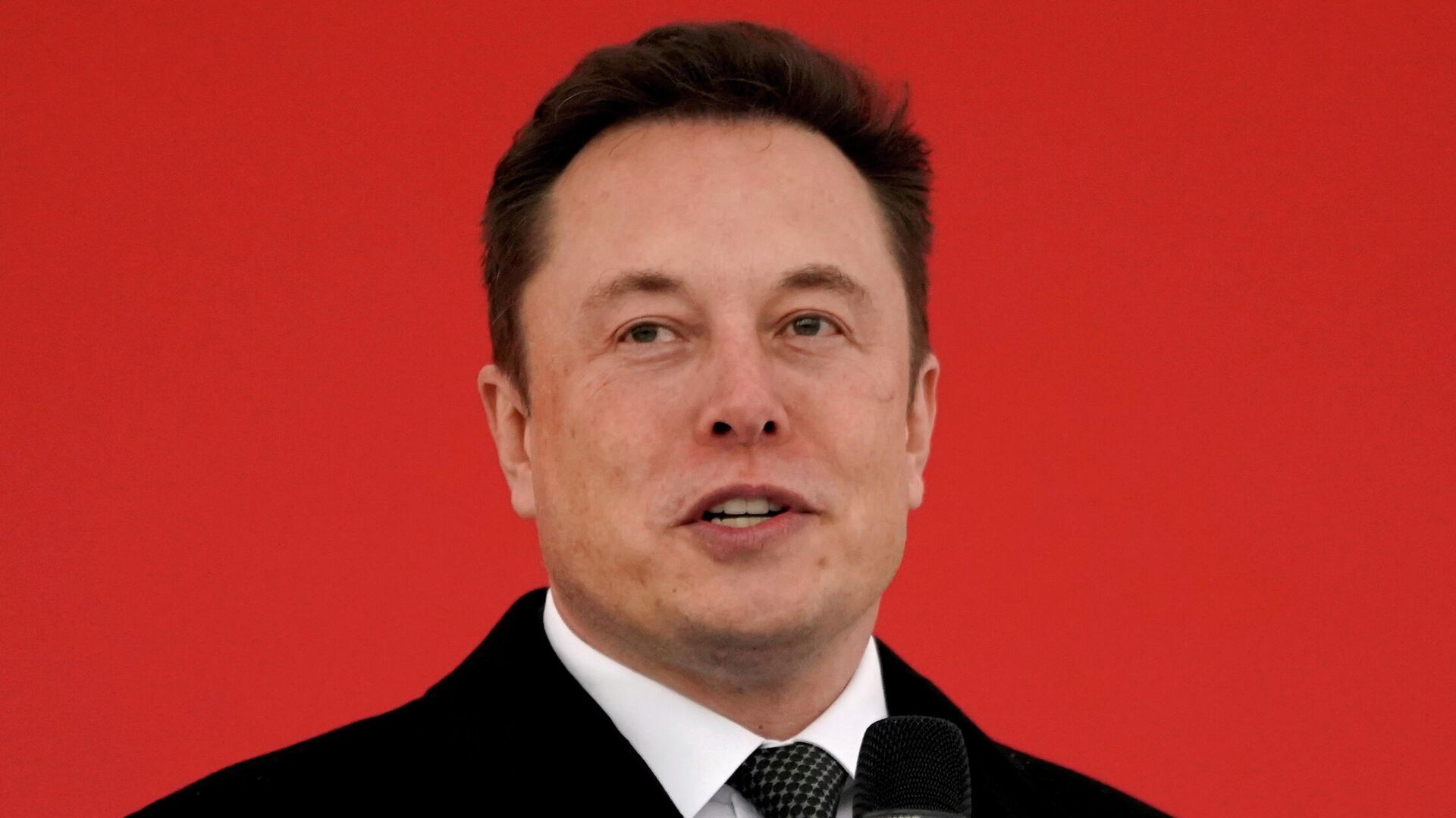 ¿Yi Long Musk, eres tú? El CEO de Tesla parece tener un gemelo perdido ...