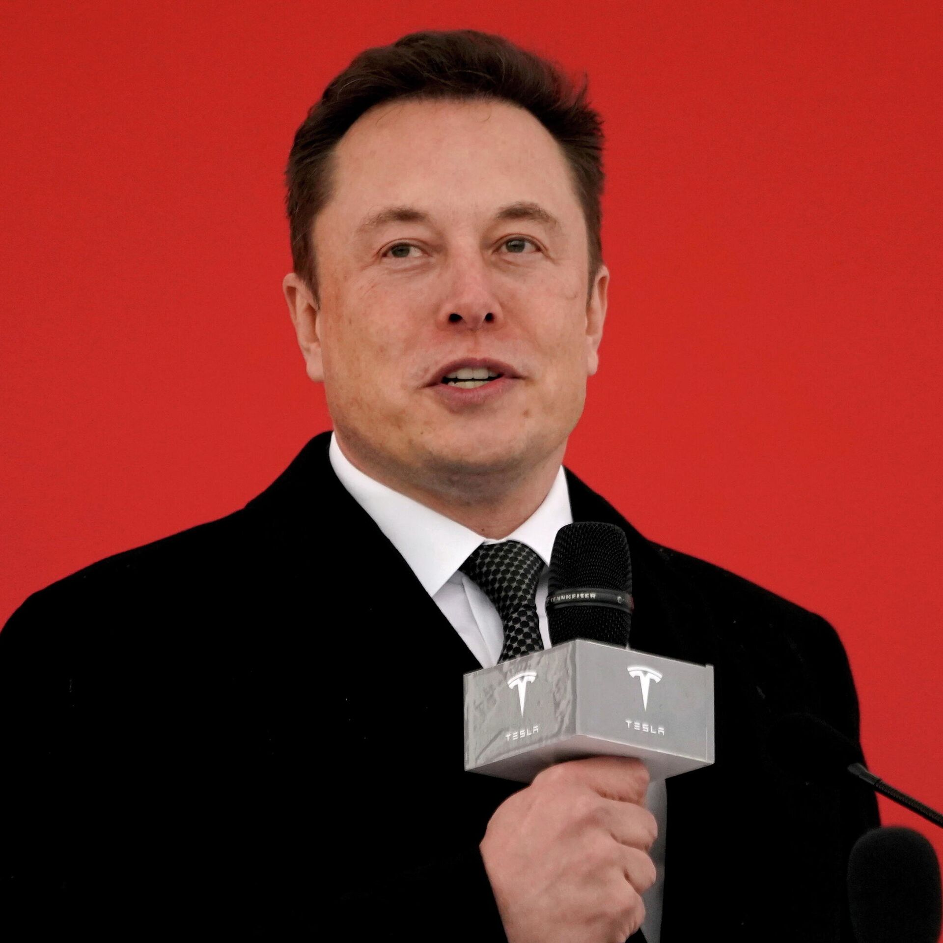 ¿Yi Long Musk, eres tú? El CEO de Tesla parece tener un gemelo perdido ...
