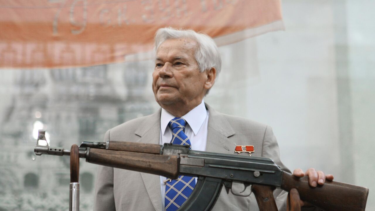 Biografía de Mijaíl Kaláshnikov: vida del inventor del fusil de asalto ...