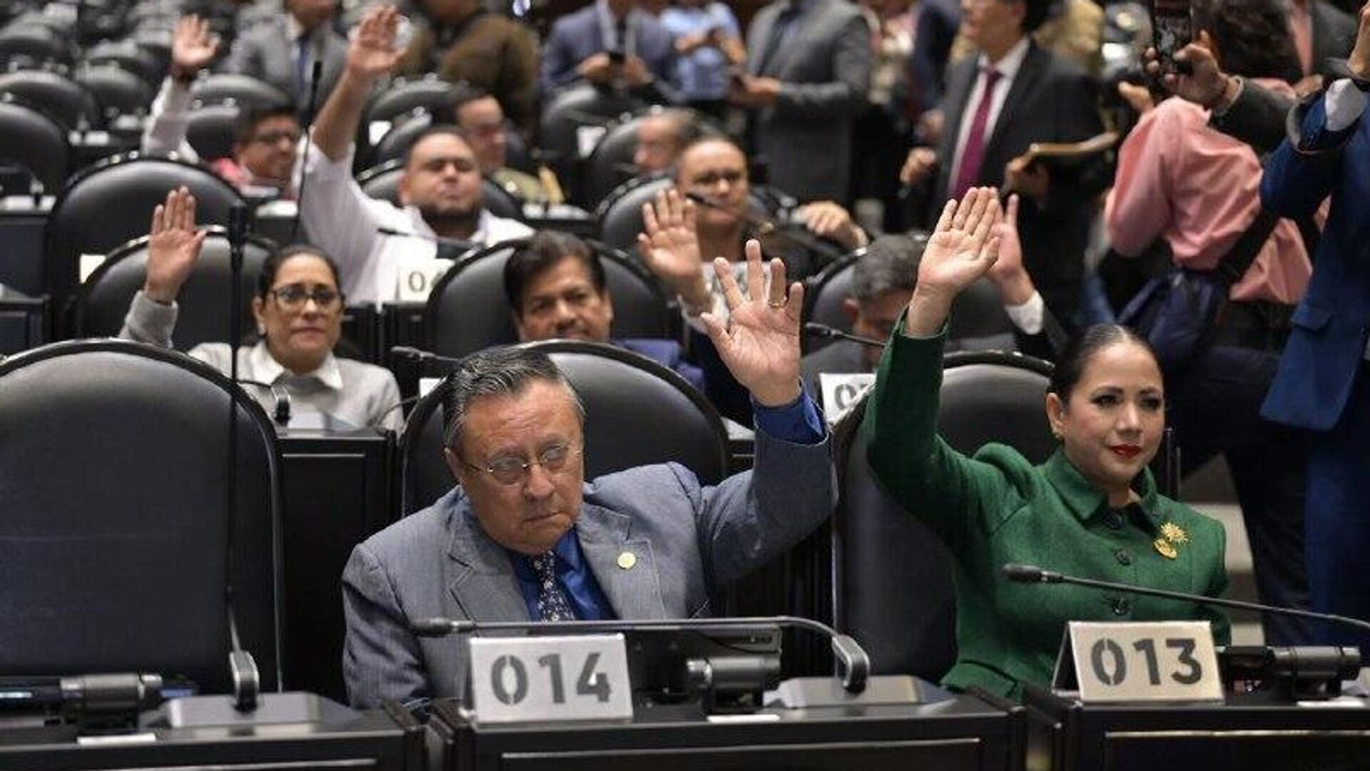 Baja productividad legislativa en México: casi 200 diputados no ...